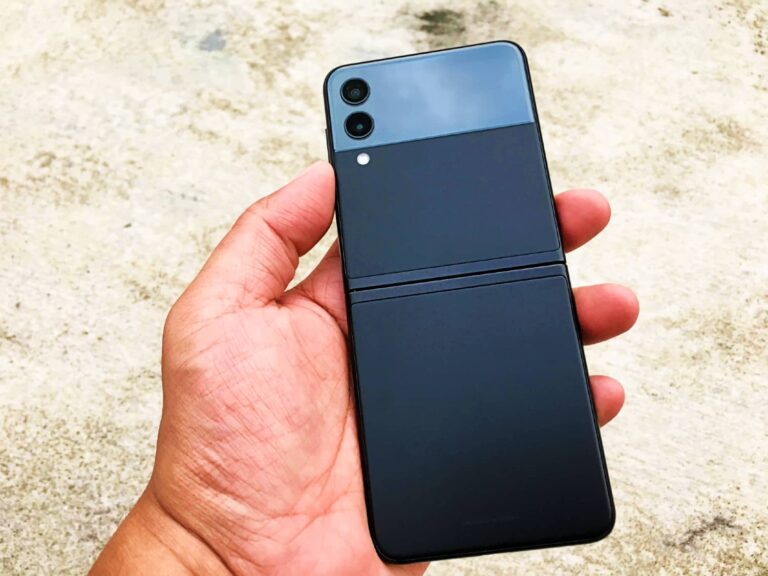 Samsung Galaxy Z Flip3 First Look - A Flip Between Elegance And ...